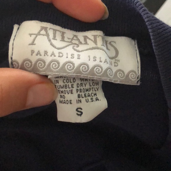 Vintage | Tops | Cute Atlantis Bahamas Resort Long Sleeve Shirt | Poshmark